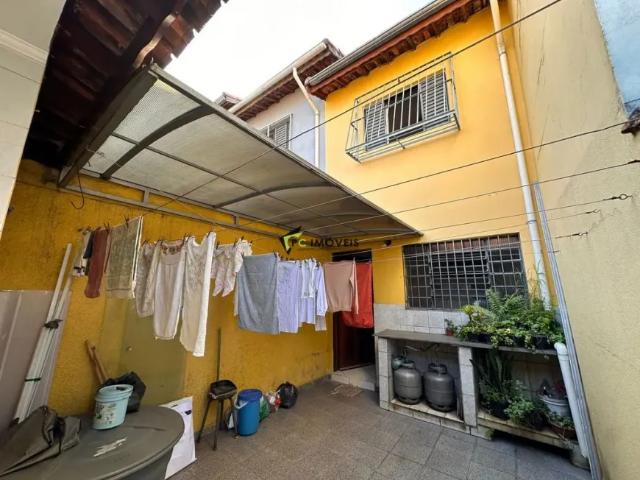 Casa a Venda na Cachoeirinha com 2 dormitórios, 2 banheiros, 1 vaga e 68m²