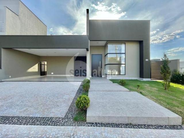 Casa à Venda na Chácara Letônia, Americana: 3 Suítes, 223m²