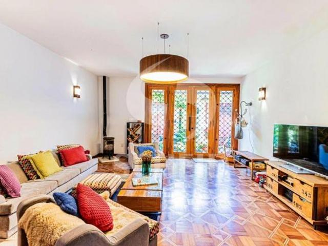 Casa à Venda na Chácara Santo Antônio com 180m², 3 dormitórios 1 suíte e 2 vagas