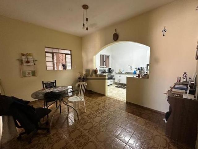 Casa à venda na Cidade Morumbi em São José dos Campos, SP funcionalidade, espaço extra e ótima loc