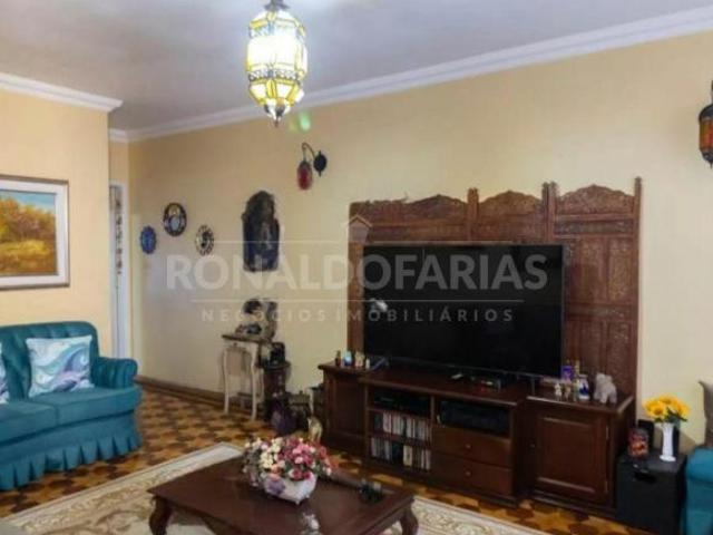 Casa à Venda na Cidade Dutra com 3 Dormitórios, 1 Suíte e 2 Vagas de Garagem