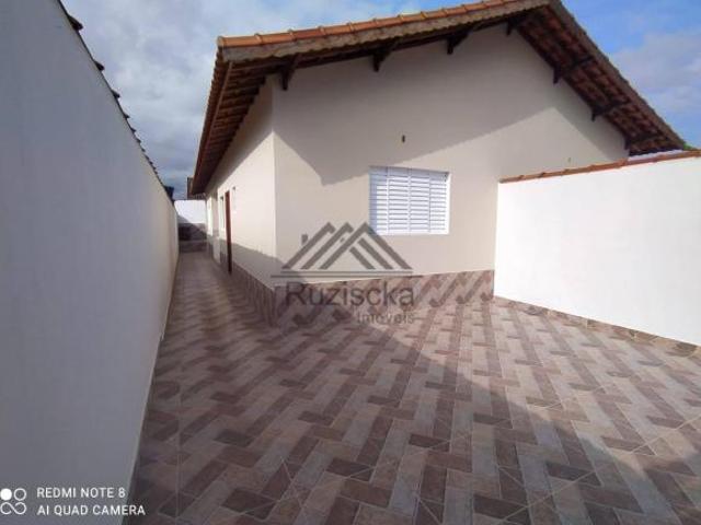 CASA A VENDA NA CIDADE DE MONGAGUÁ COM PISCINA