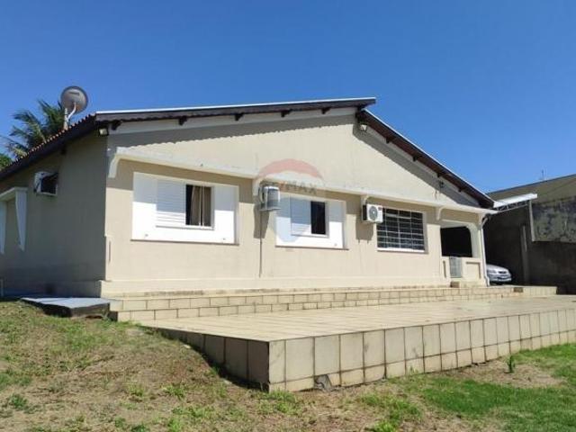 Casa a venda na cidade de Cosmópolis, com 1 quarto, 1 suíte e amplo jardim