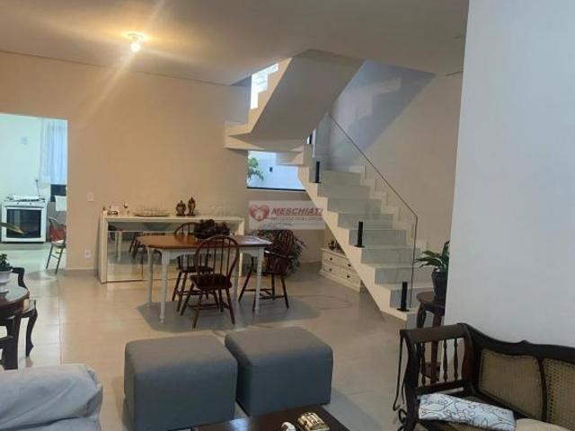 Casa à venda na cidade de Paulínia, Condomínio Terras da Estância com 3 quartos, 2 suítes e 140m² de
