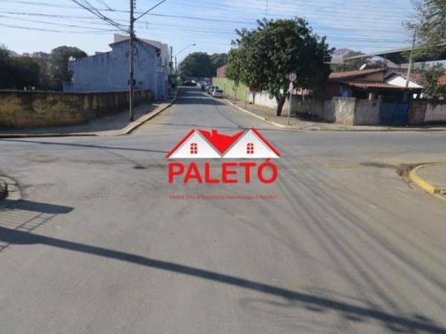 Casa a venda na cidade de Porangaba, esquina, pertinho da Av, excelente local para comercio