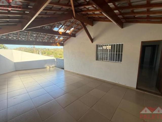 Casa a venda na cidade de Porangaba interior de SP, próximo a Praça da Matriz, Aceita Financiamento