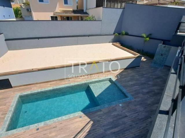 Casa à venda na cidade de Valinhos, com 3 suítes, quadra de areia e piscina