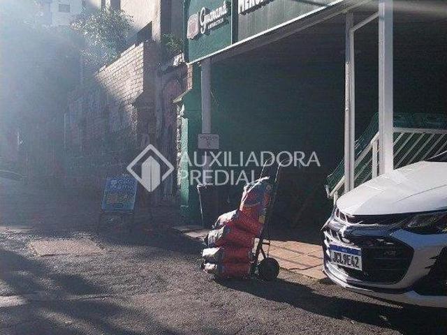 Casa a venda na Cristóvao Colombo excelente localização
