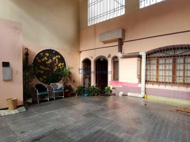 Casa a venda na Aclimação, 03 dormitórios e amplo quintal com área gourmet