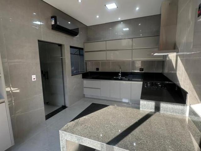 Casa à venda na Avenida São Vicente