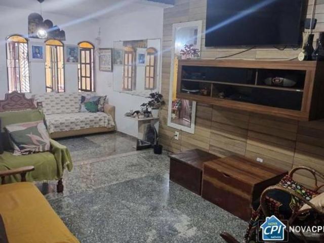 Casa à venda na Aviação – 3 quartos, 2 vagas, a 300 metros da praia – Aceita financiamento e permuta