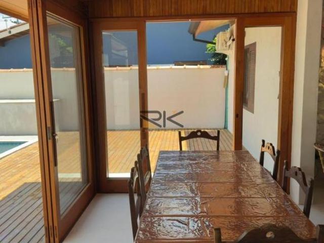 Casa à venda na Barra da Lagoa com 3 dormitórios e varanda gourmet,amplo quintal