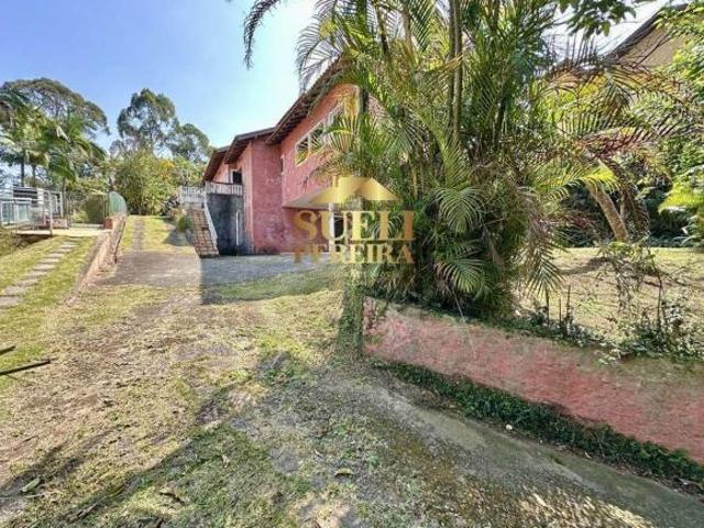 Casa à Venda na Granja Viana com 4 Dormitórios 3 Suítes em Condomínio com Segurança e Lazer Total