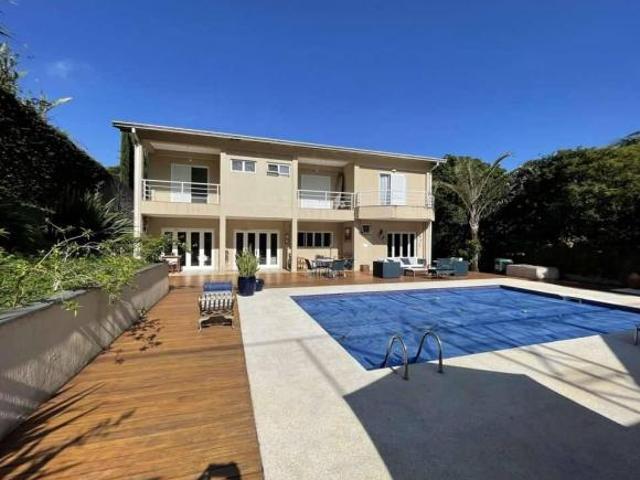 Casa à venda na Granja Viana com 5 quartos, 5 vagas, piscina e lazer completo