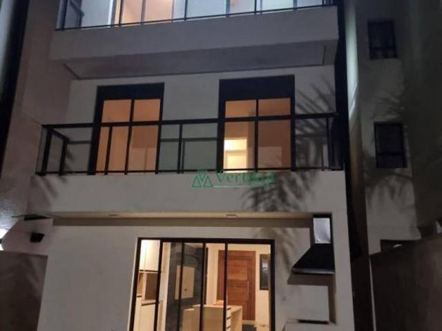 Casa a venda na Granja Viana cond Authetiq