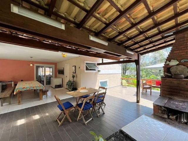 Casa a venda na Granja Viana Cond Nova Higienópolis