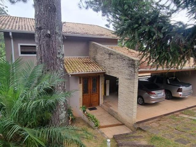 Casa a venda na Granja Viana, condomínio Villa Velha, com 3 quartos/ 1 suite e amplo gramado!