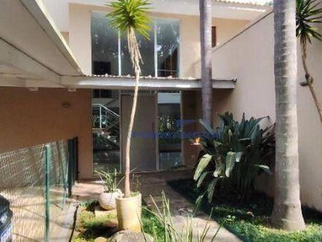 Casa à venda na Granja Viana de Alto Padrão com 4 suítes