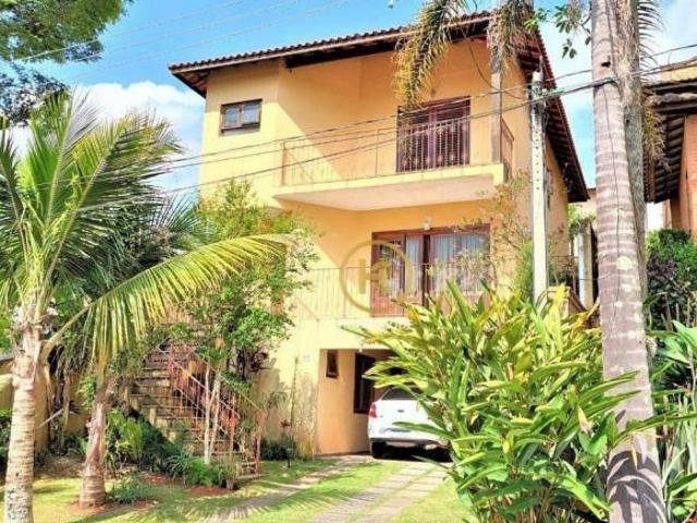 Casa á venda na Granja Viana de 4 quartos e 255 m² por R$ 1.200.000,00 Condomínio Jardim das Flor