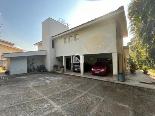 Casa à venda na Granja Viana