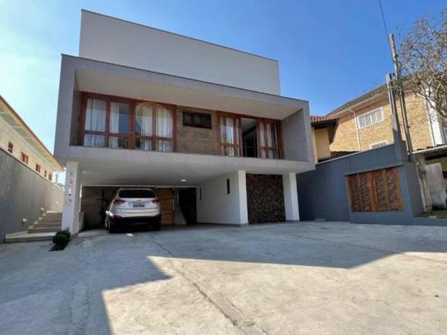 Casa à venda na Granja Viana