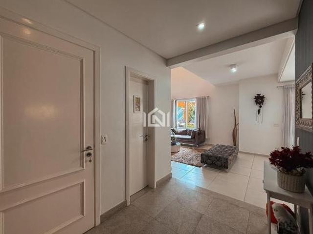 Casa à venda na Granja Viana