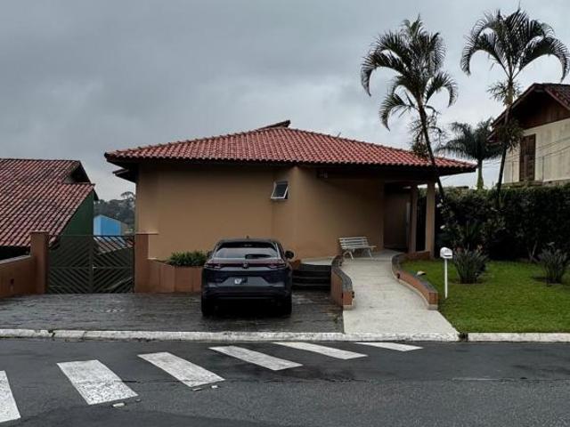 Casa à venda na Granja Viana