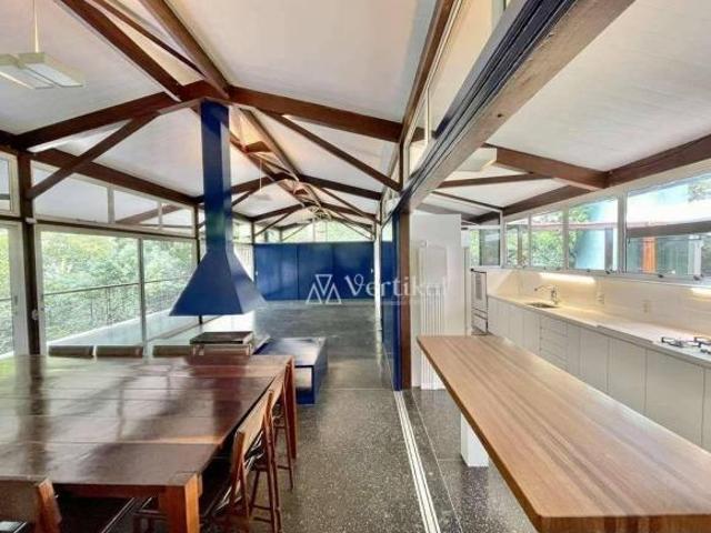 Casa a venda na Granja Viana