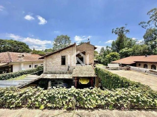 Casa à venda na Granja Viana