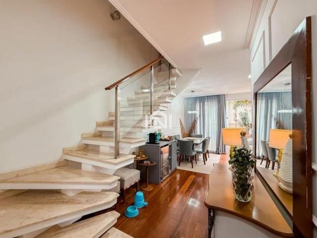 Casa à venda na Granja Viana