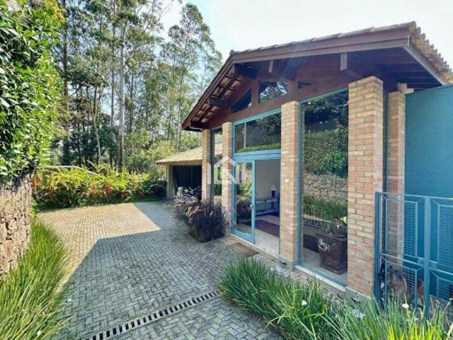 Casa à venda na Granja Viana