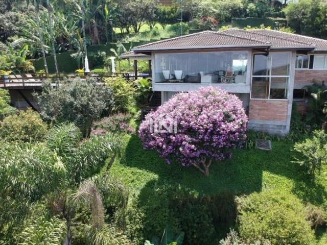 Casa à venda na Granja Viana