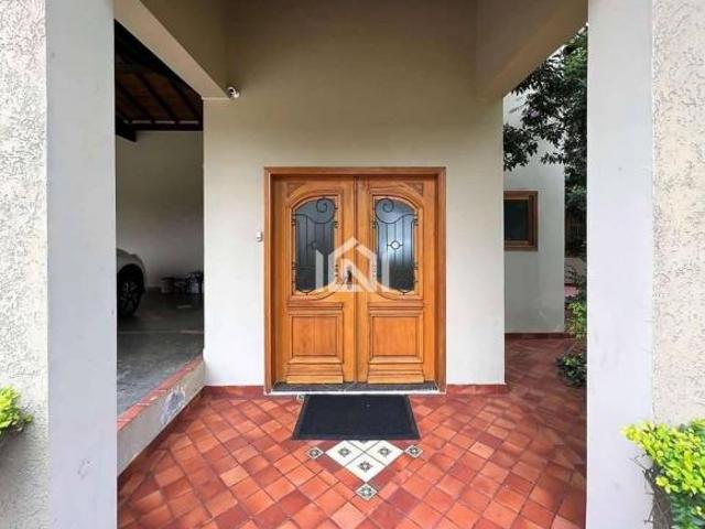 Casa à venda na Granja Viana