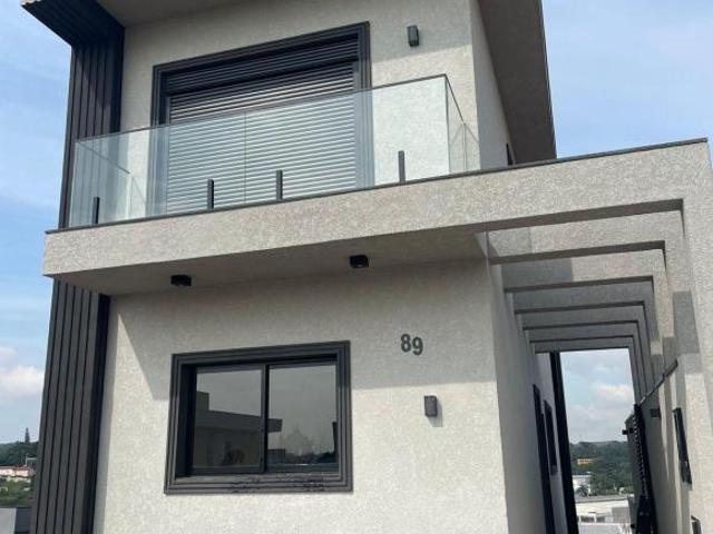 Casa a venda na Granja Viana