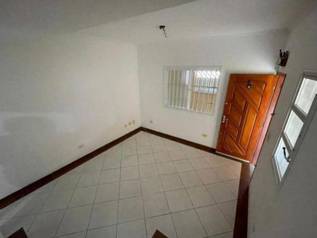 Casa à Venda na Guilhermina – 2 Suítes, Quintal com Churrasqueira – Praia Grande