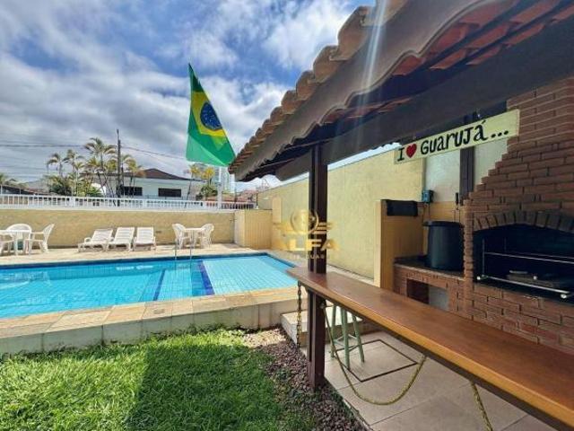 Casa à venda na Enseada, Guarujá – 5 dormitórios, 3 suítes, piscina e 4 vagas, a 2 quadras da praia