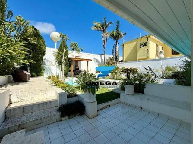 Casa à venda na Enseada no Guarujá | Omega Imóveis