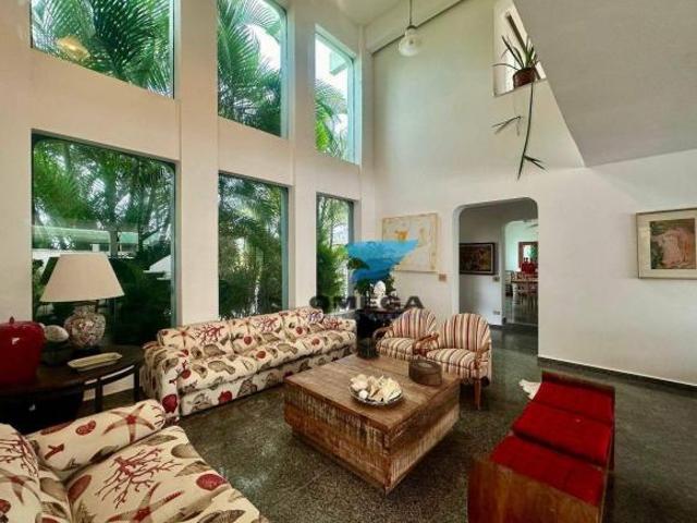 Casa à venda na Enseada no Guarujá | Omega Imóveis