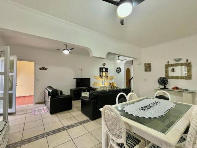 Casa à Venda na Enseada no Guarujá | Alfa Imóveis Guarujá