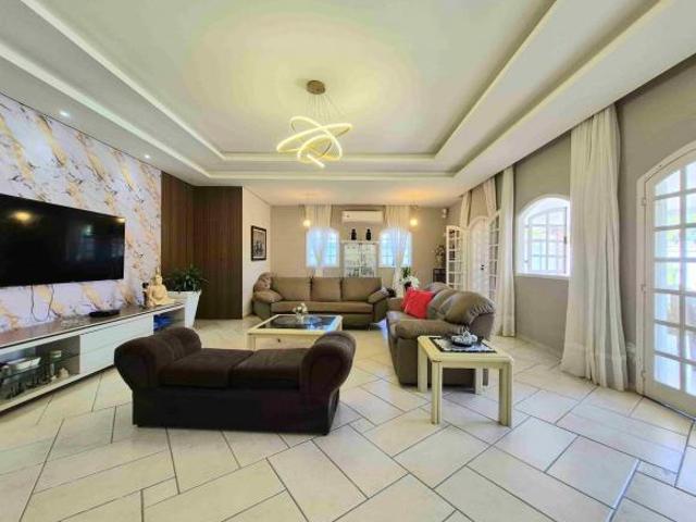 Casa à Venda na Enseada no Guarujá | QVista Inteligência Imobiliária Guarujá