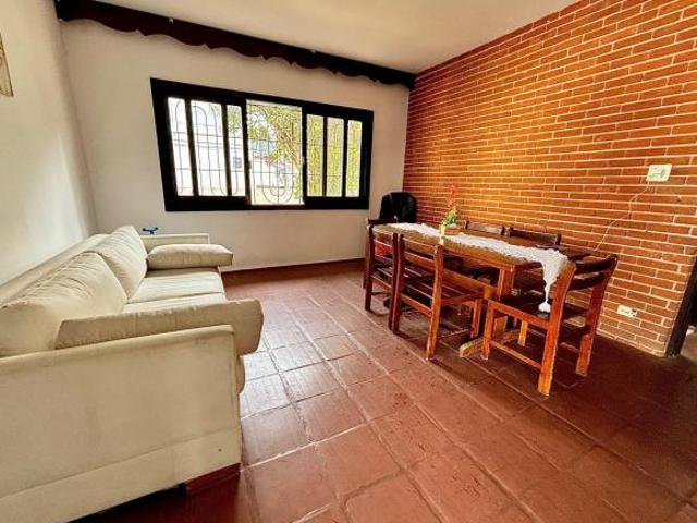 Casa à Venda na Enseada no Guarujá | QVista Inteligência Imobiliária Guarujá