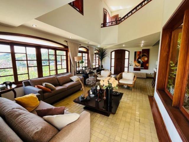 Casa à venda na Estância Suíça