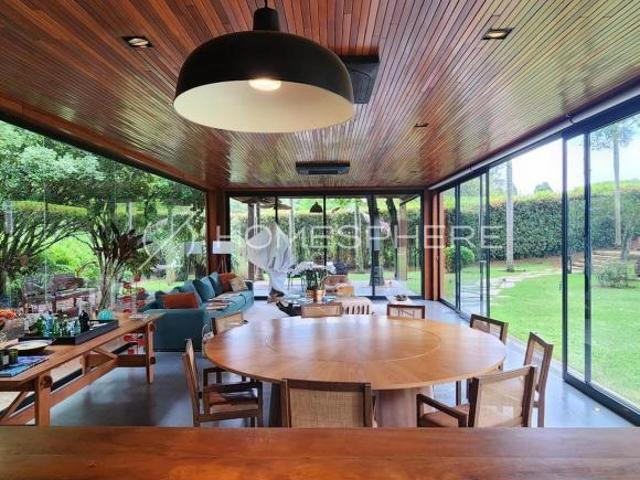 Casa à venda na Fazenda Boa Vista | Villa Fasano com projeto de Marcio Kogan, 4 suítes, piscina clim