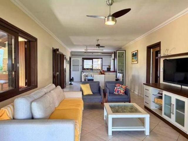 Casa á venda na Itapeva com 3 dormitórios, próxima ao mar !