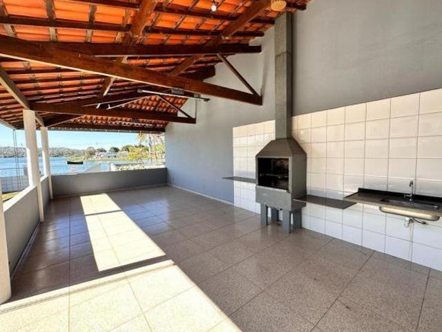 Casa a venda na orla da lagoa em Lagoa Santa