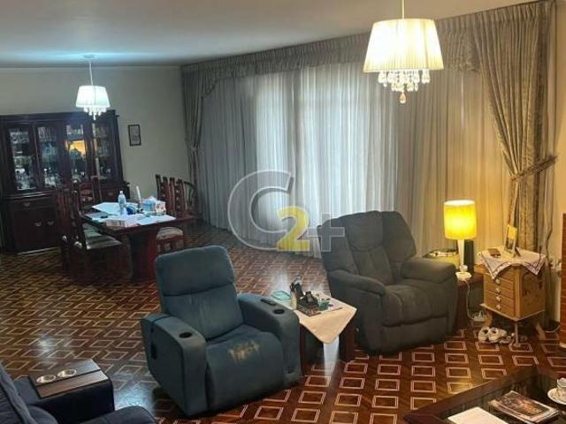 Casa à venda na Lapa, com 3 quartos, 2 suítes e 5 vagas