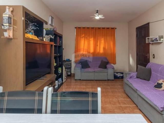Casa à venda na Lapa de Baixo, ideal para quem busca espaço interno, versatilidade de planta e poten