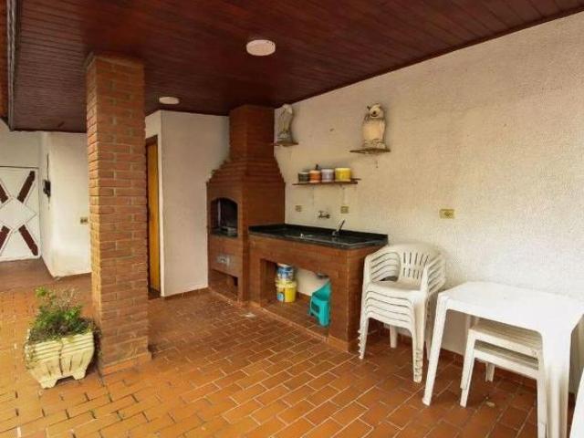 Casa à Venda na Mooca com 4 Quartos, Quintal e Varanda Gourmet em Condomínio com