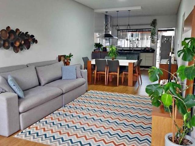 Casa à Venda na Mooca I 3 Quartos I 1 Suíte I 2 Vagas I Quintal I Jardim