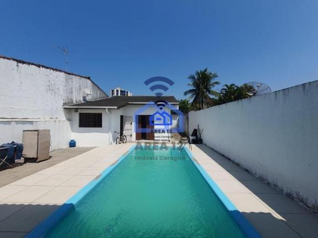Casa à venda na Martim de Sá com 2 quartos, sendo 1 suíte, sala, cozinha, 2 banheiros e piscina em C